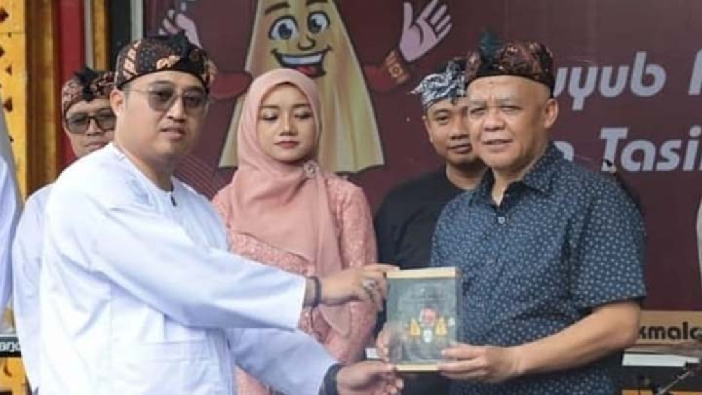 Lahirnya ‘Kang Taslih dan Neng Tasmi’: Maskot Baru Pemilu Kota ...