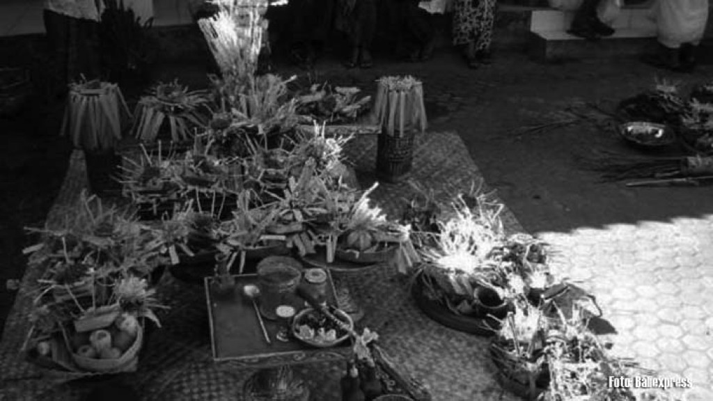 Menguak Fungsi dan Makna Banten, Sesajen yang Ada dalam Upacara Adat ...